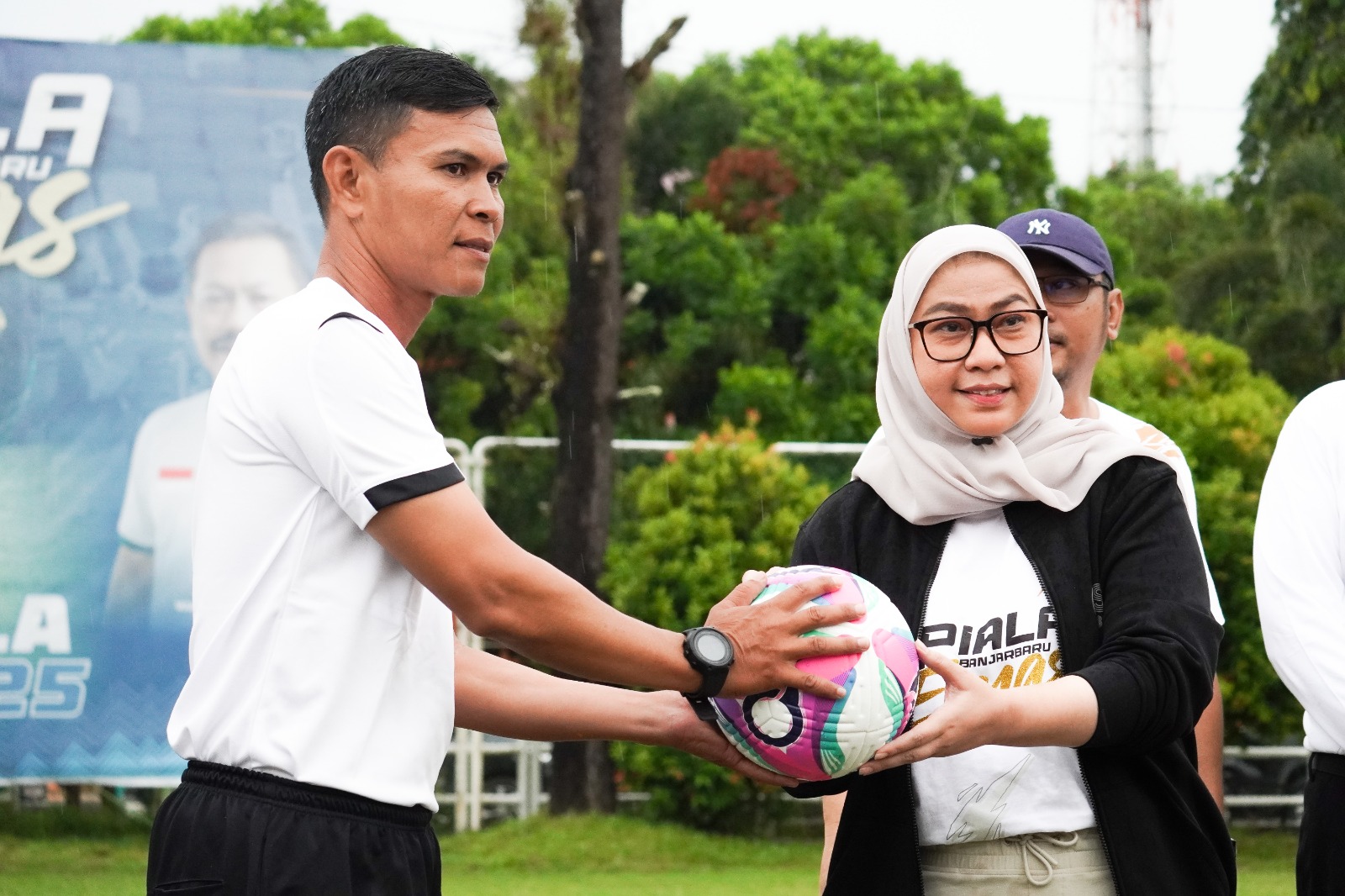 Kick Off! Turnamen Sepak Bola U-40 se-Kota Banjarbaru - Media Center ...