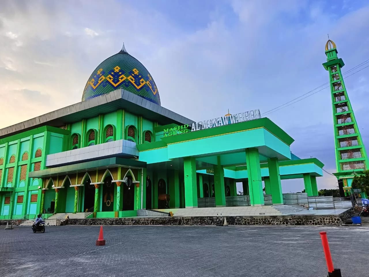Masjid Agung Al Munawwarah, Ikon Religi dan Pusat Kegiatan Umat di Kota ...